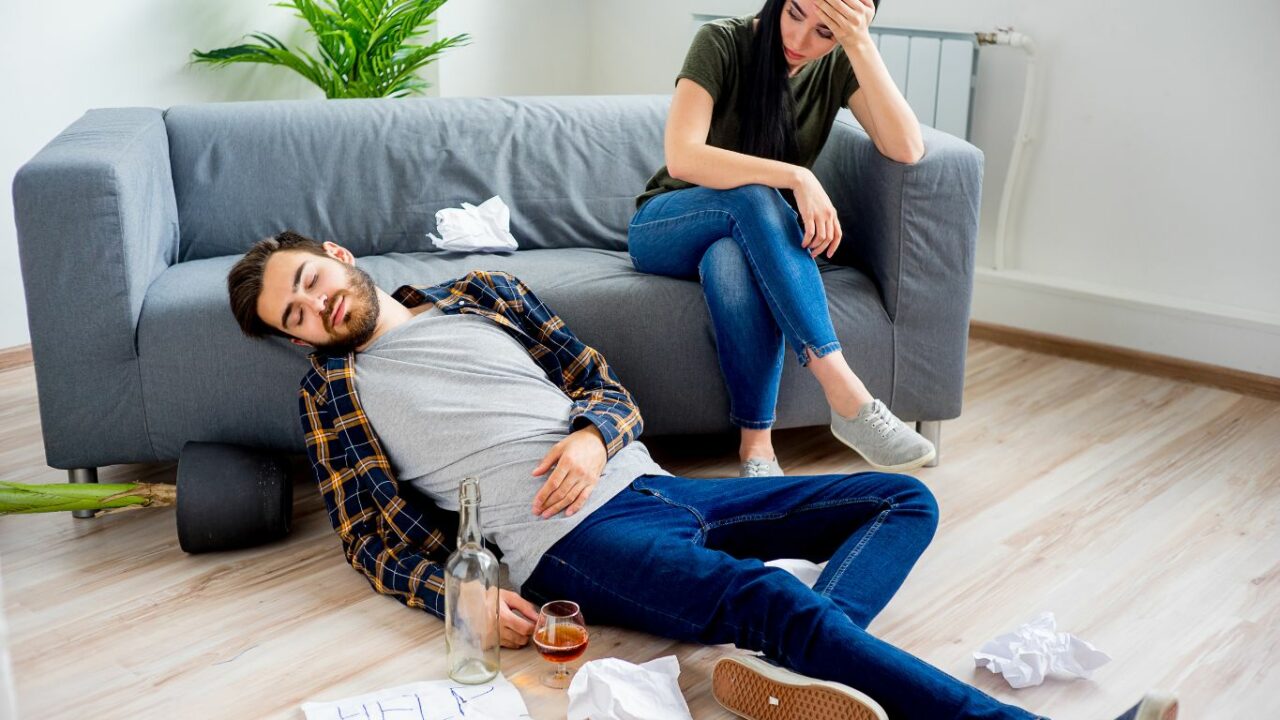 4 Signs You're Enabling A Friend's Alcohol Addiction | Quantum ...